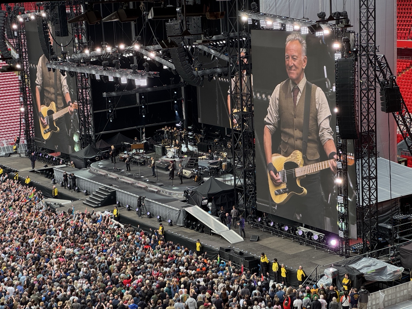 Bruce – A Dad trying to cope with the loss of his Partner and becoming a single parent.